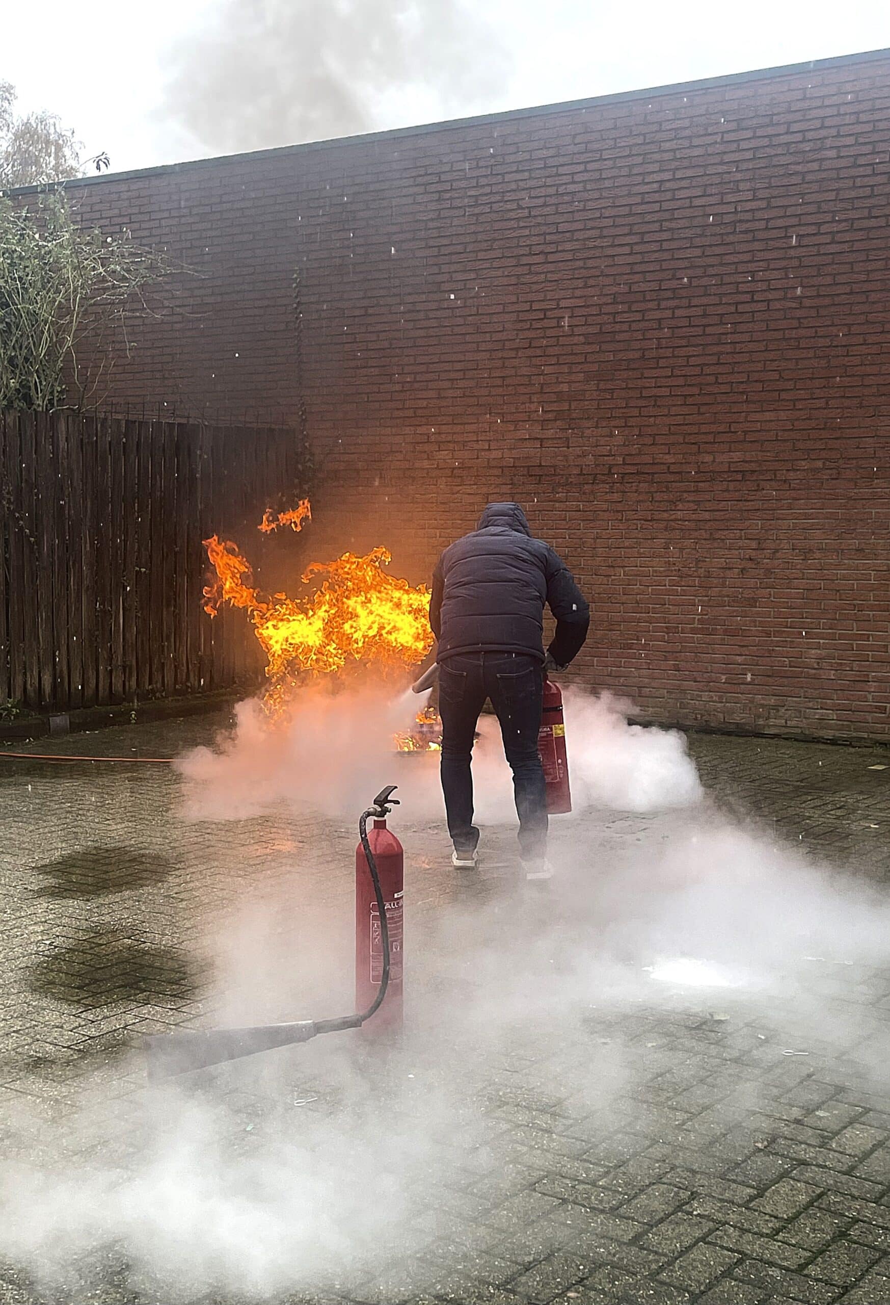 Zelfs met sneeuw staan we brand te blussen! - Leering Enschede
